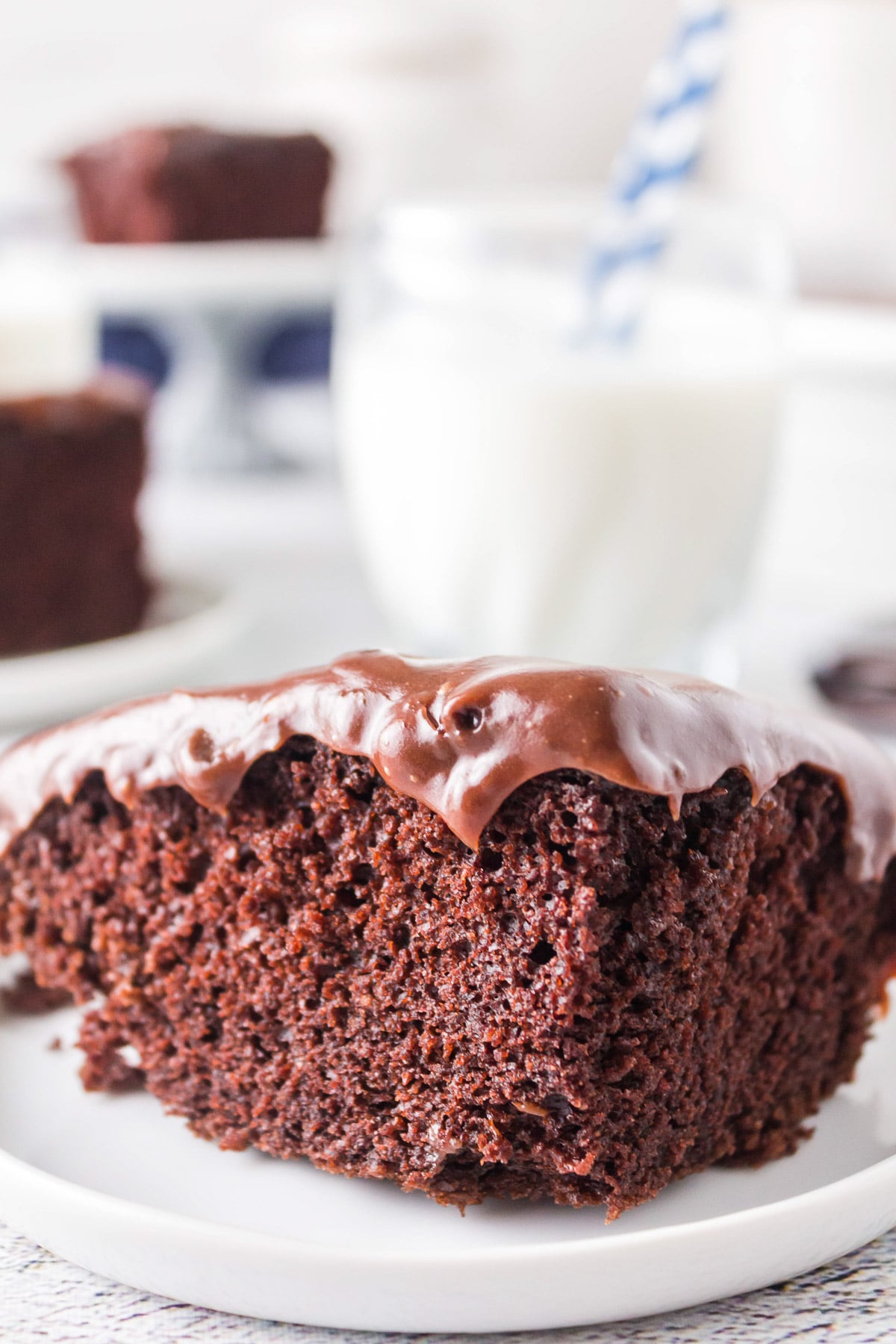 Easy Chocolate Fudge Cake Recipe | Tasty Treats and Eats