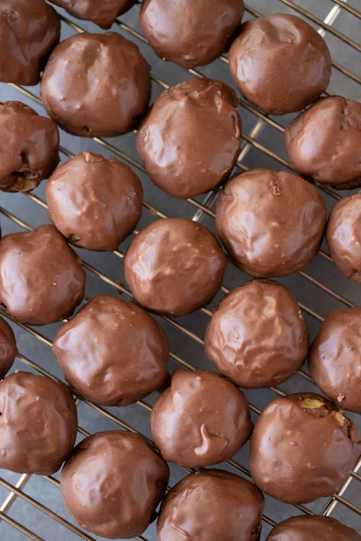 Italian Chocolate Cookies (Meatball Cookies) - Tasty Treats and Eats